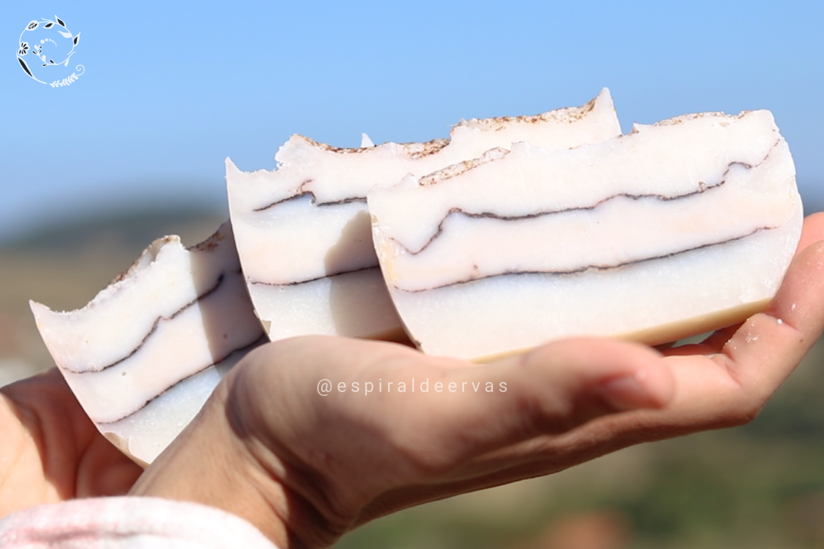 Cold Process 100% Coco com Linhas de Cacau - ESPIRAL DE ERVAS